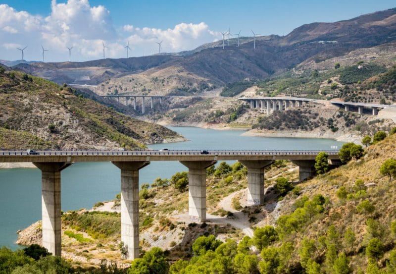 Spanish Property Market Legal Guidance: Navigate & Mitigate Risks